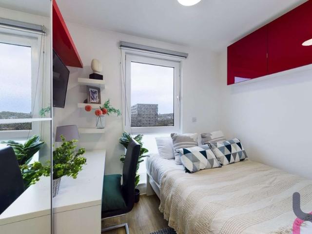 Small room to let in Liverpool