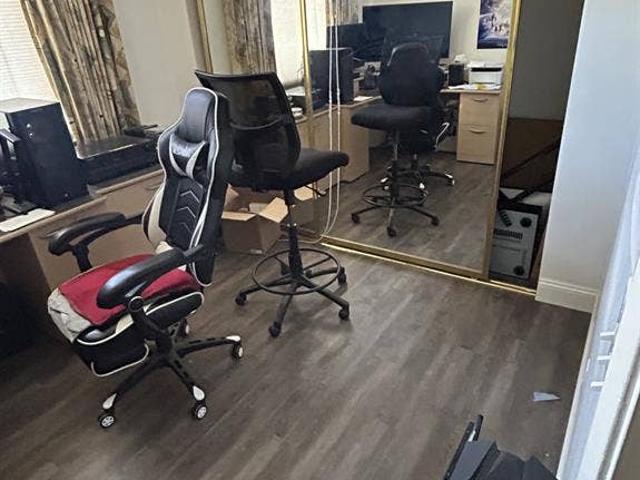 Small room with amenities