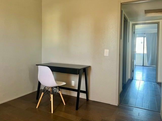 Small room with shared bathroom 91763