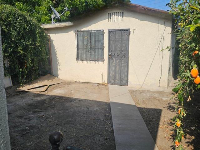 Small single back house