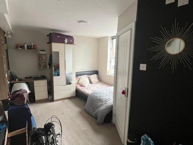 Small Studio Flats to let in Selly Oak 1st July