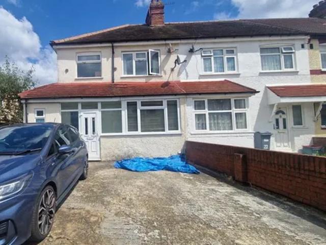 Smallberry Avenue, London, TW7 6QL, United Kingdom | 3 bed duplex for rent #140226163 | Rentberry