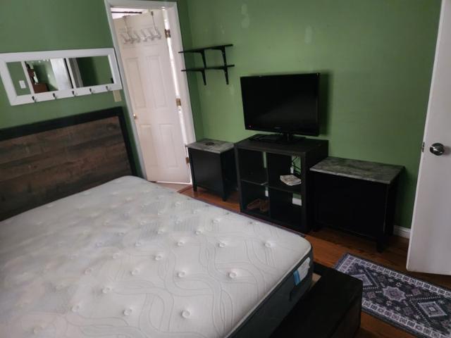 Smaller furnished masterbedroom 4 rent