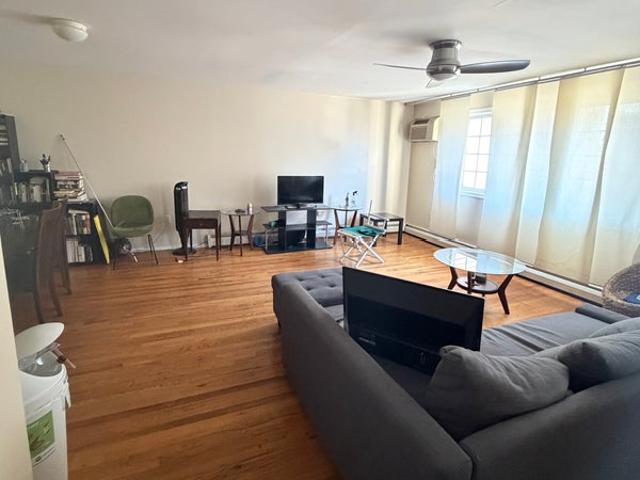 Smaller room available in 3bed 2bath 2 family home