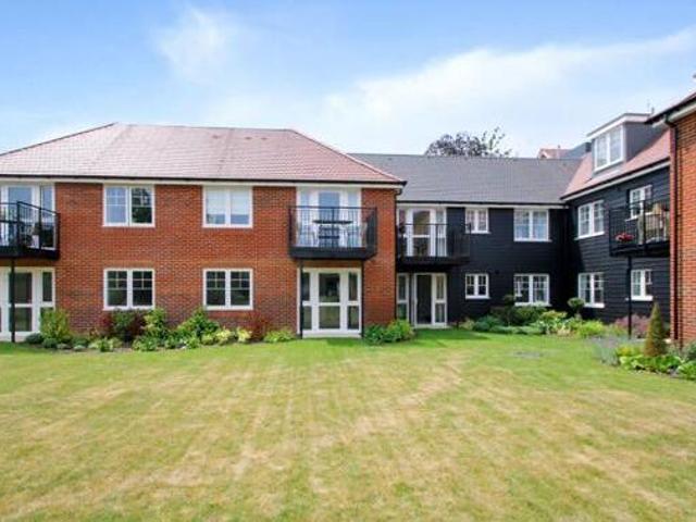 Smallhythe Road, Caxton Lodge, 2 Bedroom Apartment