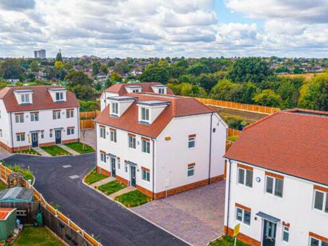 Smallholdings Mews, Southend on sea, 2 Bedroom End