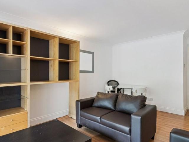 Smart two bed flat in a superb Fitzrovia location that benefits from a large balcony