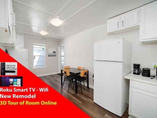 Smart TV in every room! Convenient, Near Bus stop
