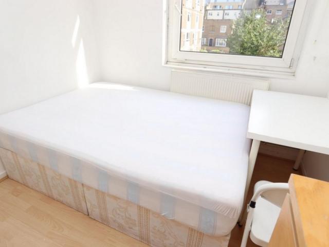 Smart double bedroom in Bow Has a Room