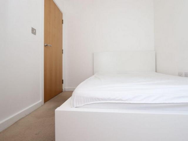 Smart double bedroom in Greemwich Has a Room