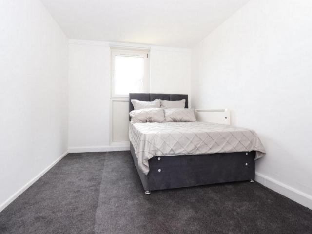 Smart double bedroom not far from Hampstead Heath Has a Room
