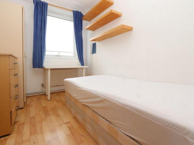 Smart single bedroom next to Mile End Park Has a Room