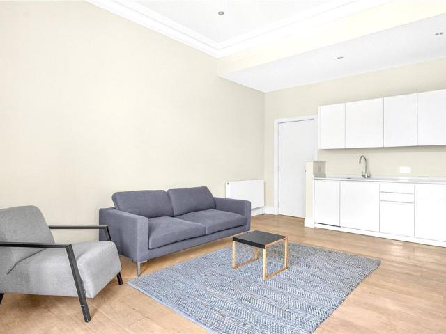 Smart, spacious and contemporary open plan one bedroom flat situated on the first floor of this Knightsbridge mews conversion. EPC rating: C