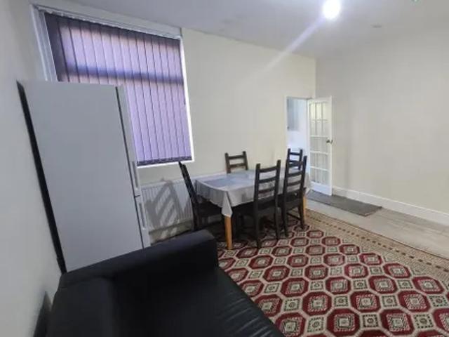 Smart Street, Droylsden, M12 4NX, United Kingdom | 3 bed duplex for rent #168119439 | Rentberry