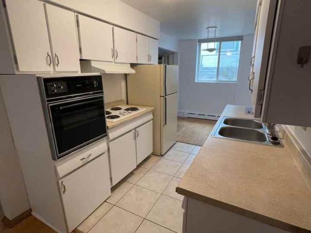 SMITH STURM INV CO Studio Apartment for Rent at 3805 Bryant Ave S, Minneapolis, MN 55409 East Harriet