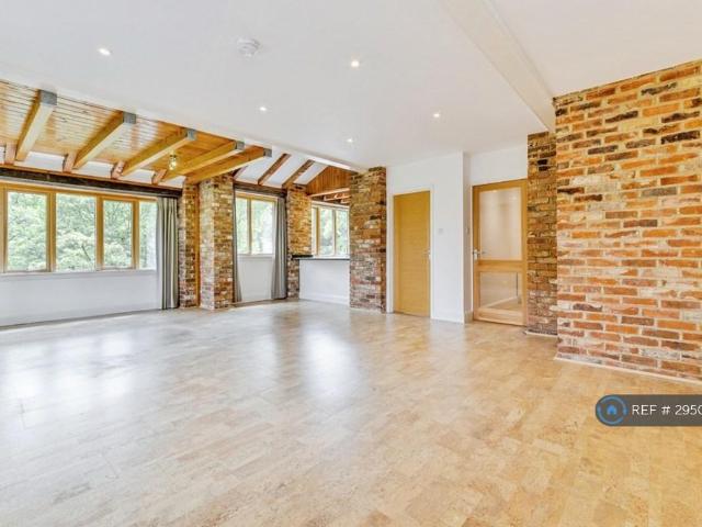 Smithbrook Kilns, Cranleigh, GU6 2 bed flat to rent £1,650 pcm £381 pw