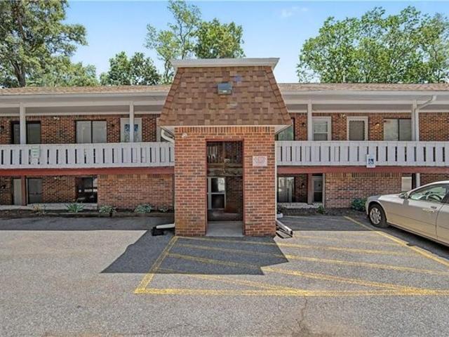 Smithfield Rd Apt,north Providence, Condo For Sale