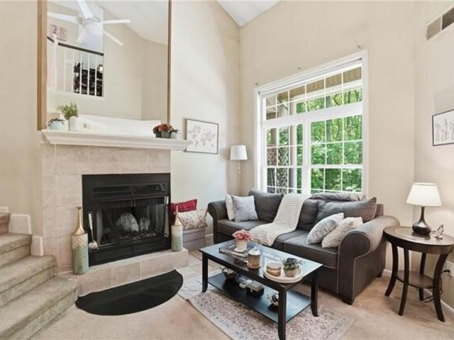 Smithfield Rd Apt,north Providence, Condo For Sale