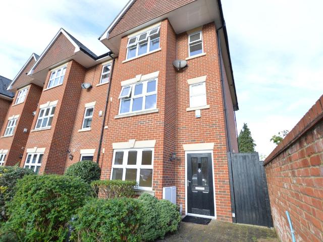 Smiles Place, Woking GU22, 4 bed town house to rent, £2,300 pcm | PrimeLocation