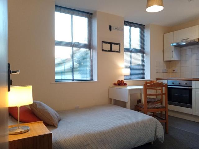 Sml Self Contained Studio Boscombe,Some Bills Incl