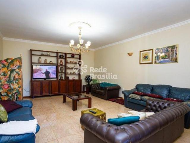 SMPW 9 Casa com 3 quartos sendo 2 suítes 2 vagas área de lazer quintal aceita financiam