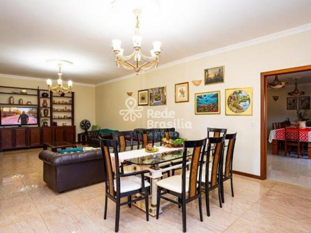 SMPW 9 Casa com 3 quartos sendo 2 suítes 2 vagas área de lazer quintal aceita financiam