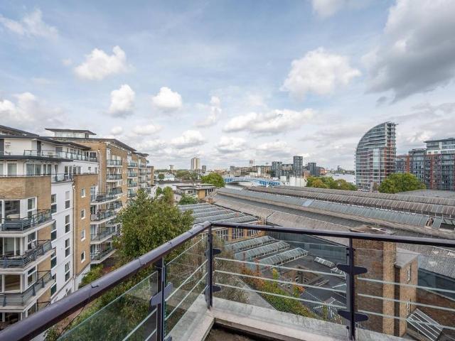 Smugglers Way, Wandsworth, London, SW18 2 bed flat to rent £2,275 pcm £525 pw