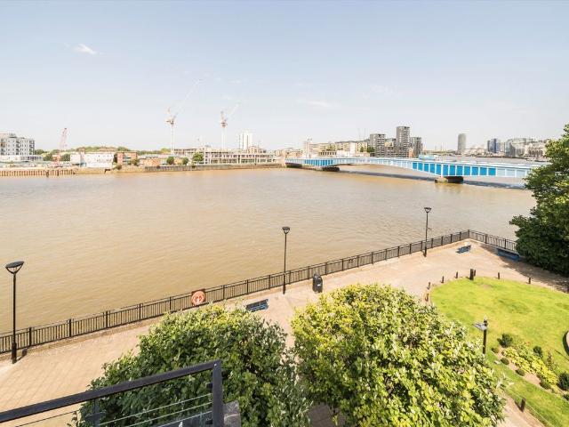 Smugglers Way, Wandsworth SW18, 2 bed flat to rent, £3,298 pcm | PrimeLocation