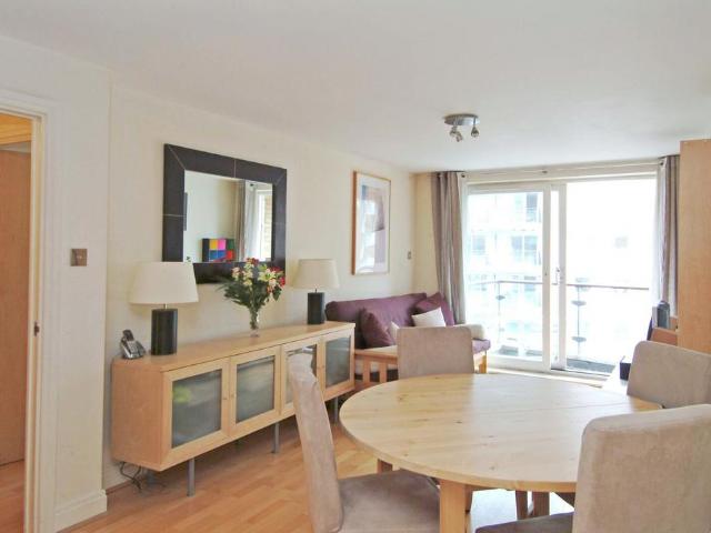 Smugglers Way, Wandsworth Town. 1 bed flat to rent £3,100 pcm £715 pw