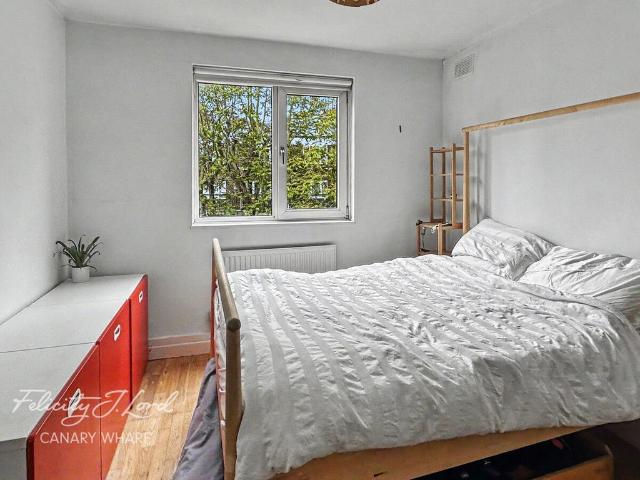 Smythe Street, LONDON 1 bed flat to rent £1,600 pcm £369 pw