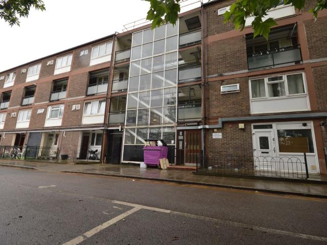 Smythe Street, Poplar E14, 3 bed maisonette to rent, £2,800 pcm | PrimeLocation