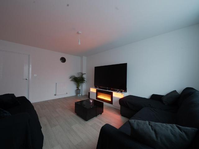 SN6, Room to rent, £650 pcm | PrimeLocation