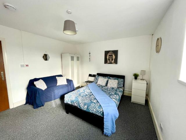 Snow Hill, Wolverhampton WV2, Room to rent, £563 pcm | PrimeLocation