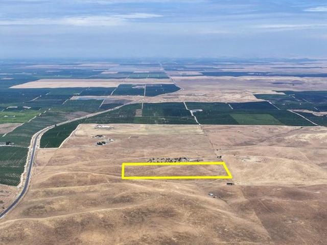 Snow Queen Ave, Delano, CA 93215