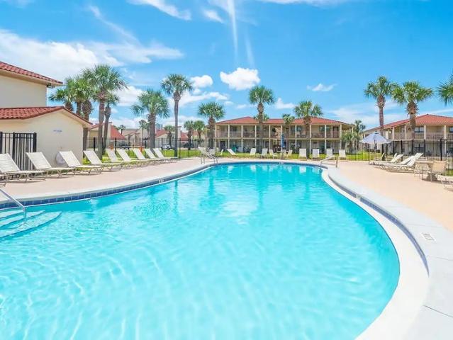 SNOWBIRD at SeaBreeze Cottage_Walking Distance to
