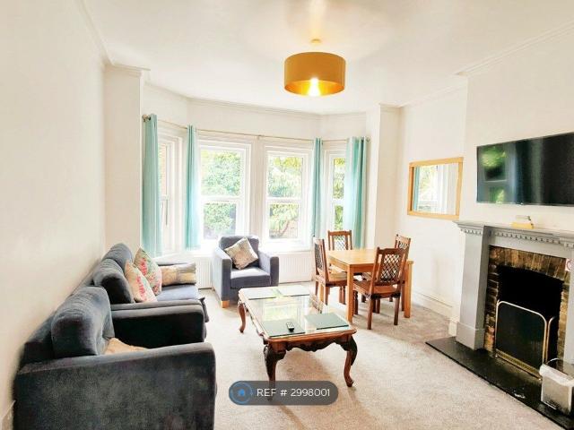 Snowdon Road, Bournemouth BH4, 2 bed flat to rent, £1,250 pcm | PrimeLocation