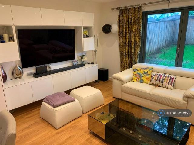 Snowdrop Mews, Pinner, HA5 3 bed terraced house to rent £2,400 pcm £554 pw
