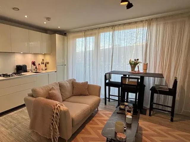 Snowe Building, 1 Regiment Hill, London, NW7 1FS, United Kingdom | 1 bed apartment for rent #139334169 | Rentberry
