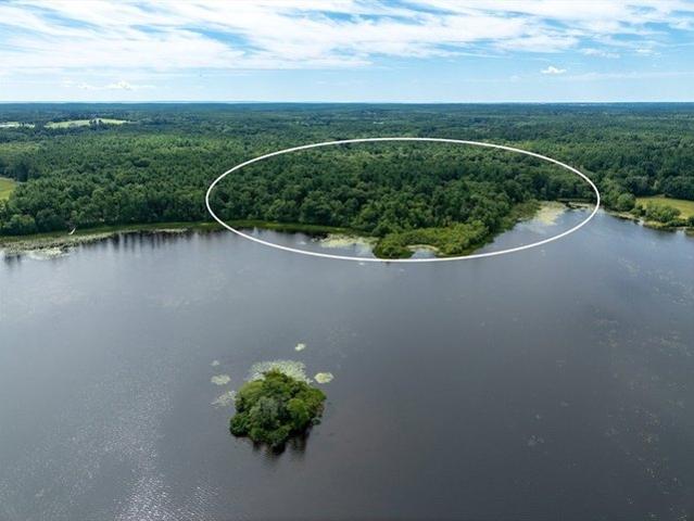 Snows Pond Rd, Rochester, MA 02770