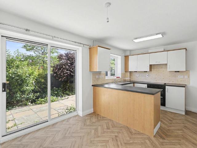 Snowshill Close, Daventry. 4 bed detached house to rent £1,550 pcm £358 pw