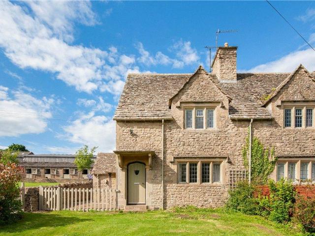Snowshill Hill, Moreton in Marsh. 2 bed semi detached house to rent £1,275 pcm £294 pw