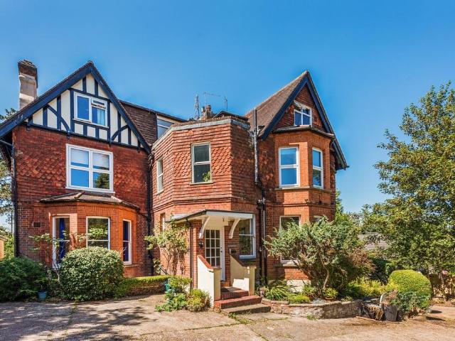 Snatts Hill, Oxted, RH8 3 bed flat to rent £1,750 pcm £404 pw