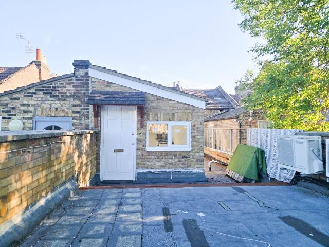 Snakes Lane East IG8, 2 bed flat to rent, £1,750 pcm | PrimeLocation
