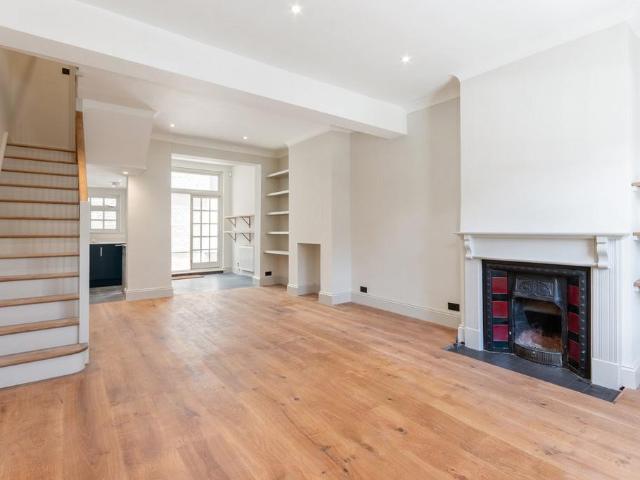 Snarsgate Street, London W10 2 bed house to rent £3,250 pcm £750 pw