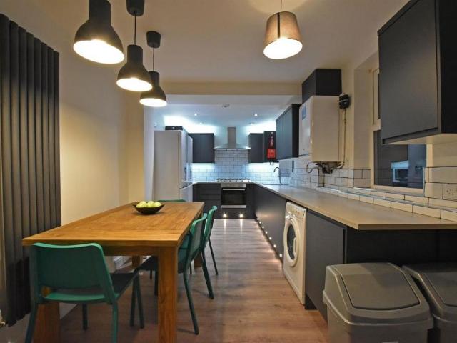 Sneinton Boulevard, Nottingham NG2 6 bed house to rent £2,730 pcm £630 pw