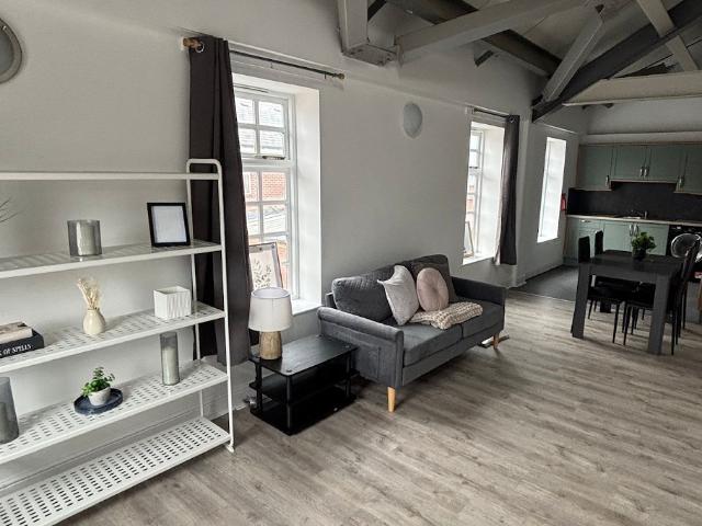 Sneinton NG3 3 bed flat to rent £1,760 pcm £406 pw