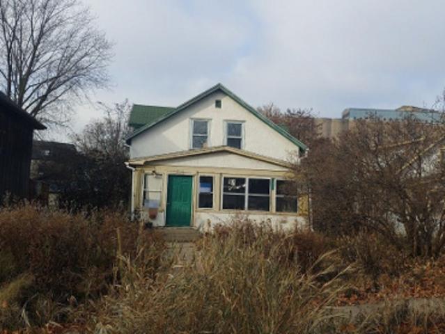 Snelling Ave