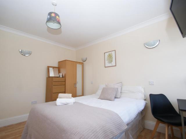 Snug double bedroom in a 4 bedroom house near East Acton metro station Has a Room