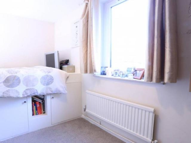 Snug double bedroom in Bromley by Bow Has a Room
