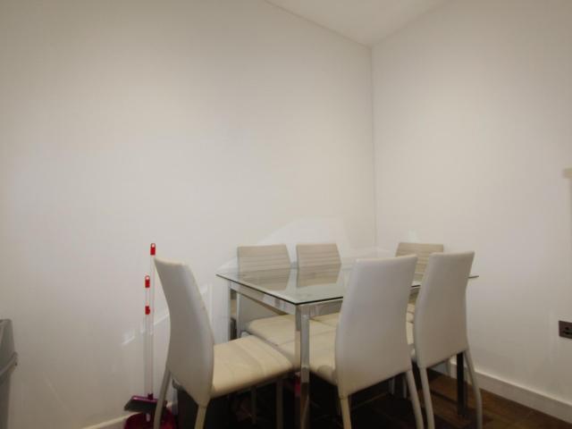 Snug double bedroom with terrace close to the Old Royal Naval College Has a Room
